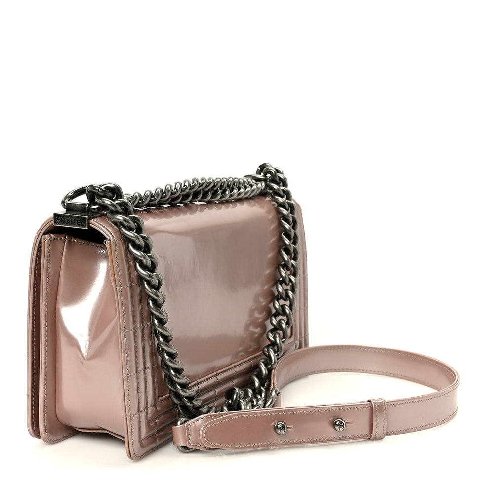 Chanel Iridescent Glazed Calfskin Medium Boy Flap Light Pink 1870035 ...