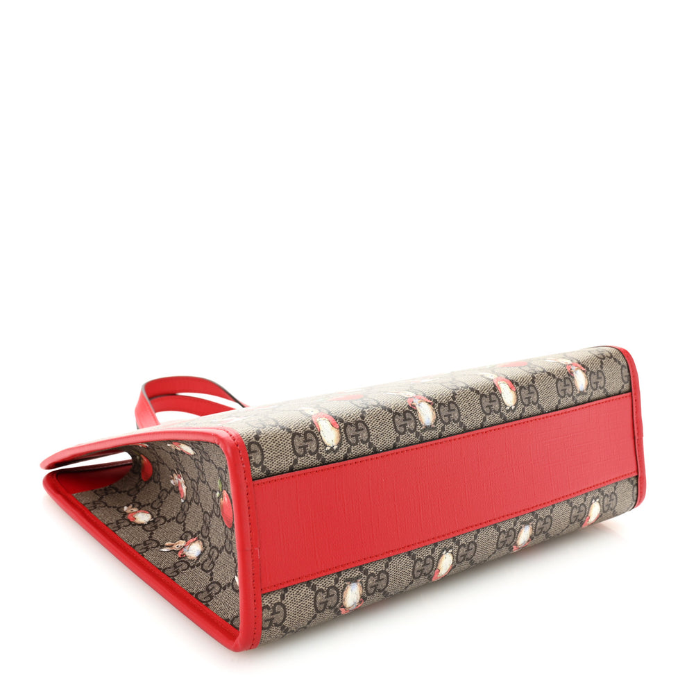 Gucci X Peter Rabbit GG Supreme Monogram Rabbit Apple Childrens Tote ...