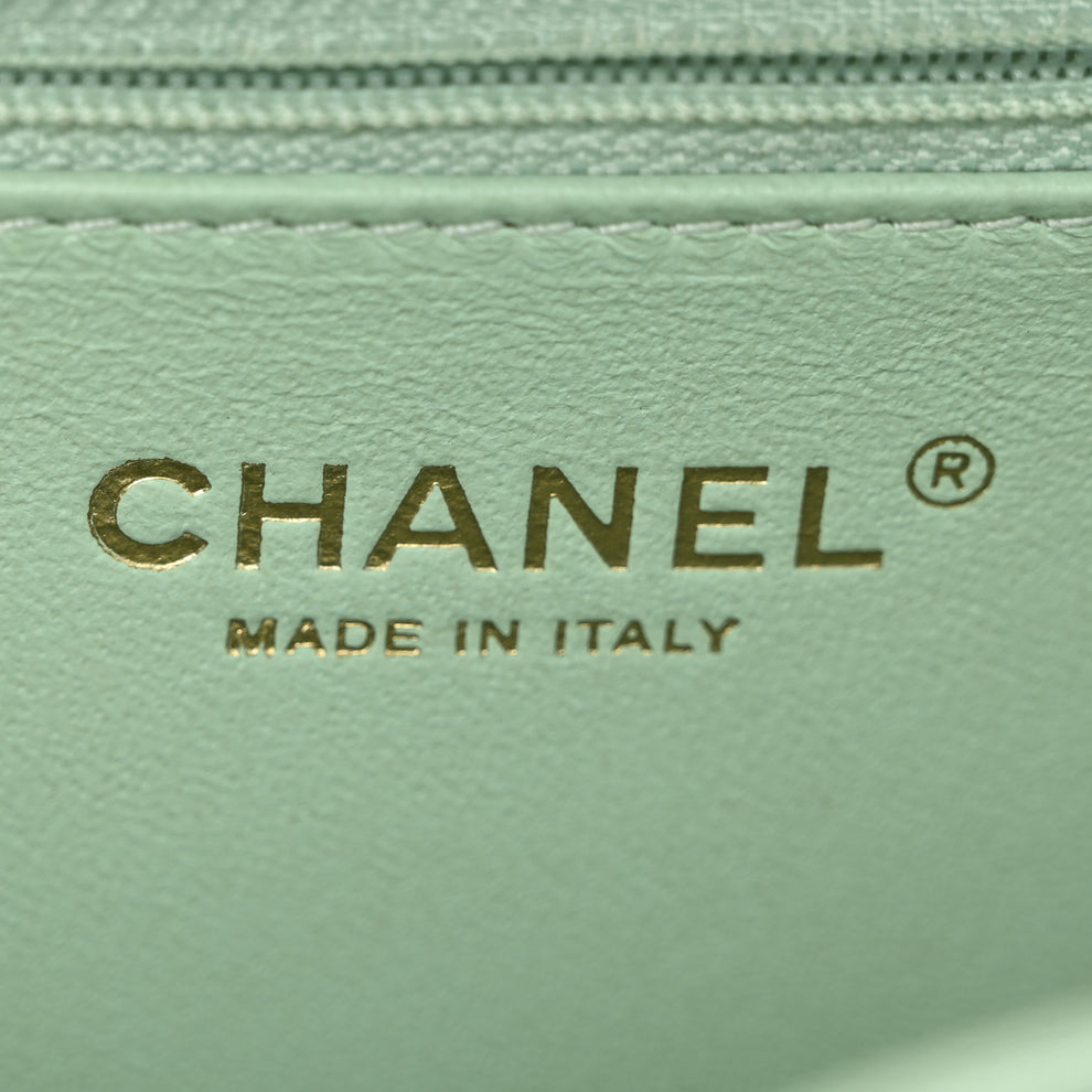 Chanel Caviar Quilted Medium CC Filigree Vanity Case Green 1800771 ...