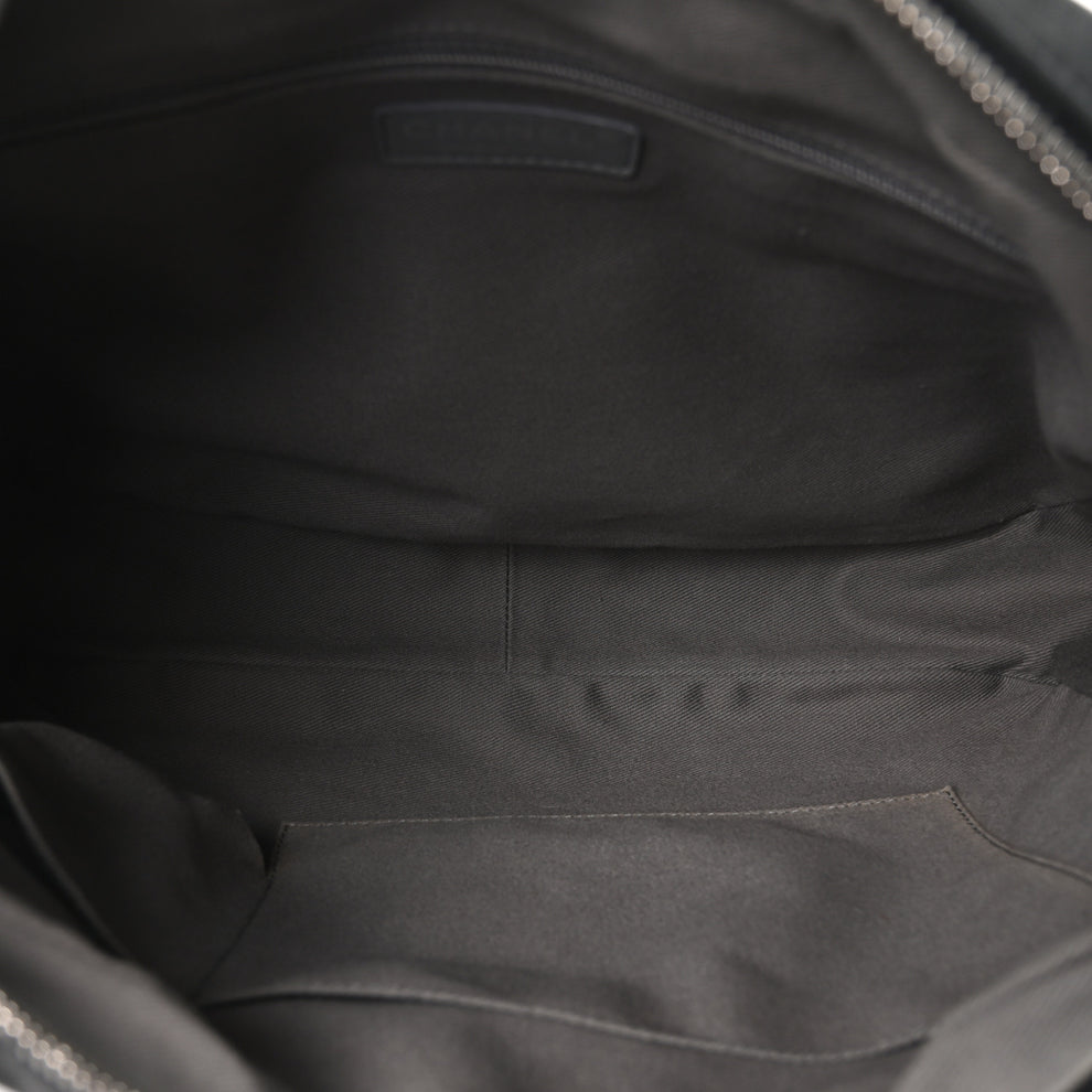 Chanel Iridescent Calfskin Quilted Relax CC Camera Case Black 1790821 ...