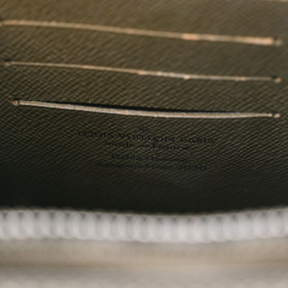 Louis Vuitton Monogram Taiga Phone Box Khaki 1785268 – FASHIONPHILE