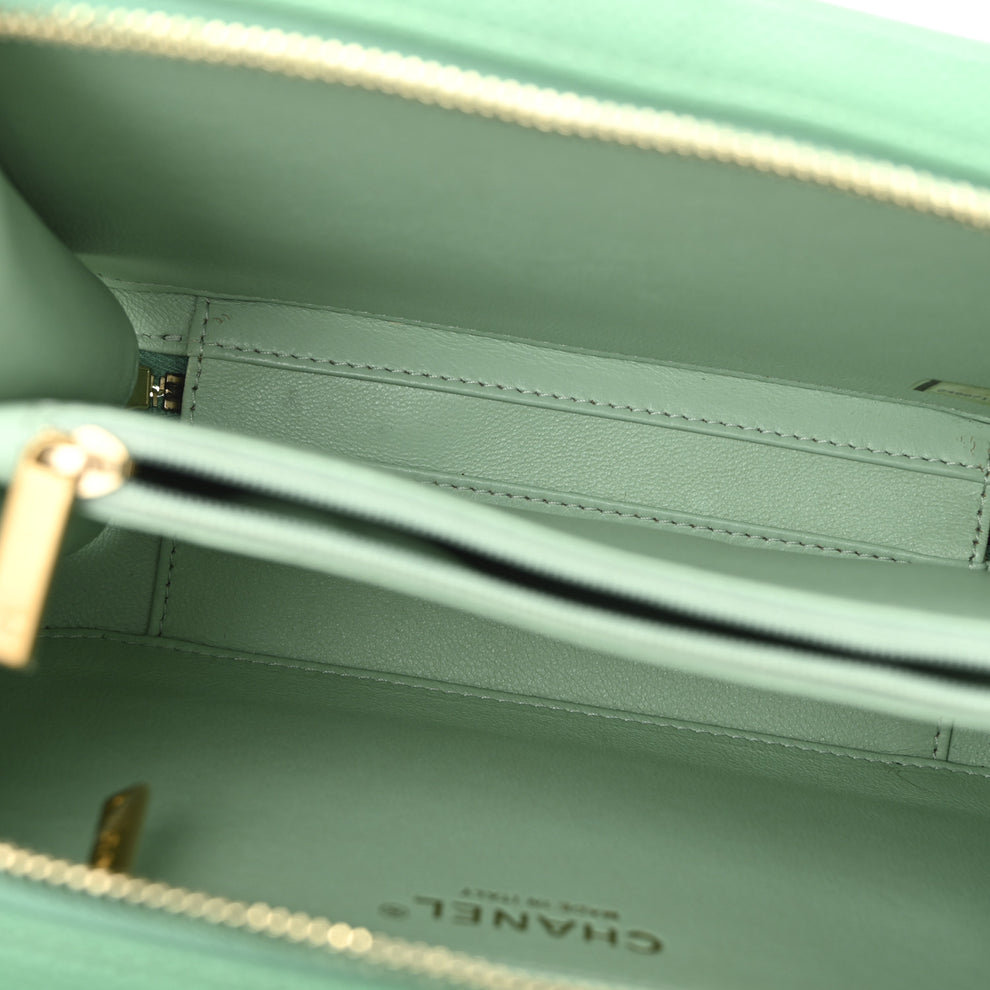 Chanel Caviar Quilted Medium CC Filigree Vanity Case Green 1800771 ...